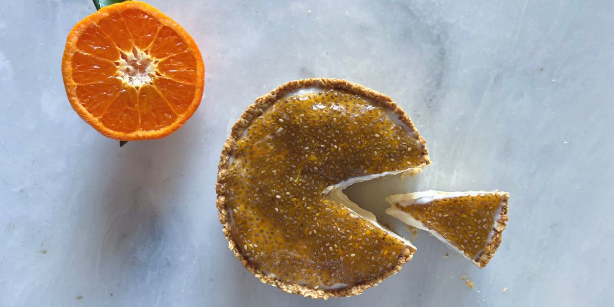 Τάρτα βρώμης με mousse γιαουρτιού και φρέσκια μαρμελάδα